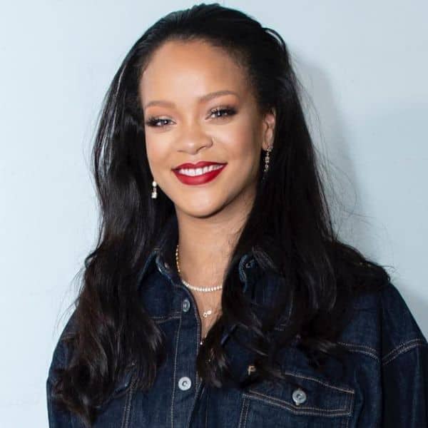 Rihanna se bostuklose houding met Ganesha-hangertjie veroorsaak ...