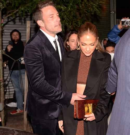 Ben Affleck mencium Jennifer Lopez di karpet merah Manhattan - NewsGater